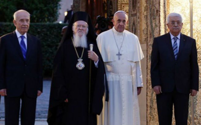 Ο ΠΑΠΑΣ ΤΟΥ ΡΟΤΣΙΛΝΤ!!! Το παγκόσμιο ερπετοειδές ντυμένο με θρησκευτική ...